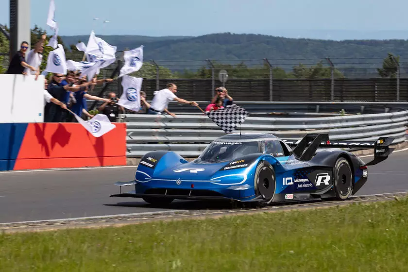 Volkswagen ID.R strzelił nowy rekord Goodwood 24165_6