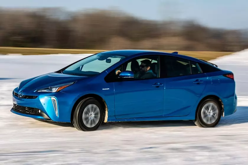 2019-2021 Toyota Prius Widok z lewej strony w ruchu