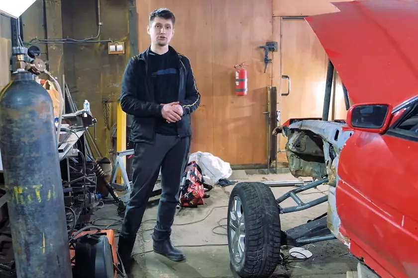 Рускі герой стварае крутую пазадарожную Toyota Supra 24233_2