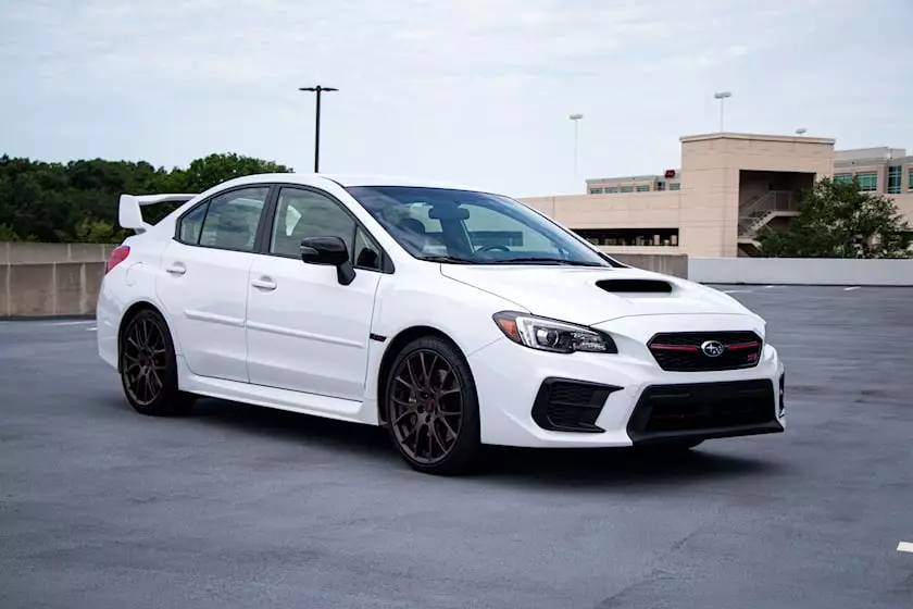 2018-2021 Subaru WRX STI Priekšējais leņķis