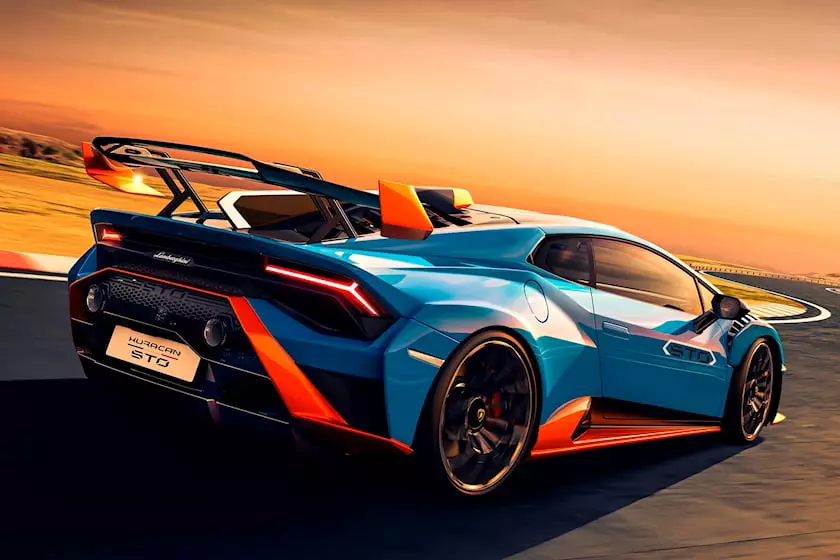 Vista trasera del Lamborghini Huracan STO 2021