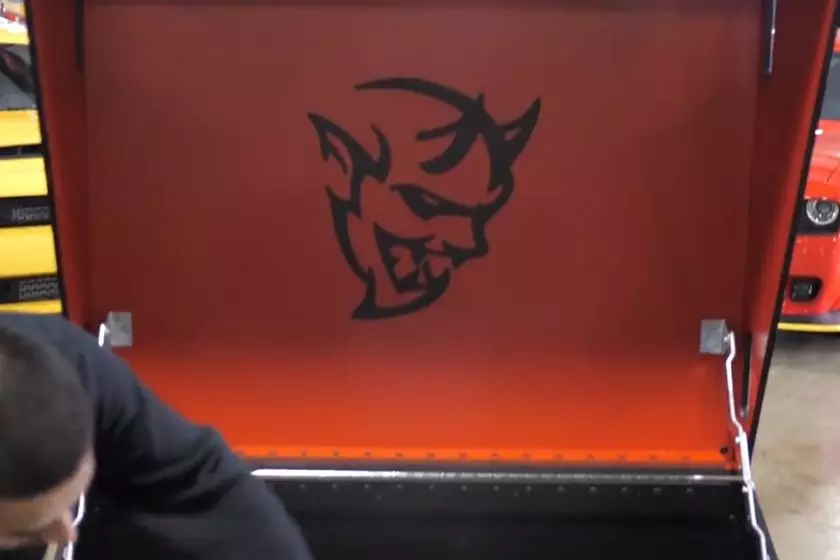 Dodge Demon Crate Membuat Video Unboxing Penggemar Mobil Terbaik 24395_5