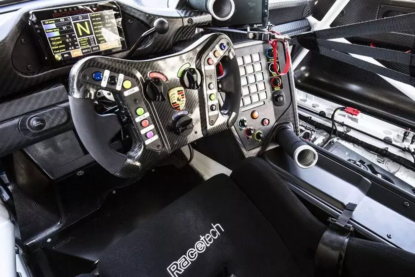 Новы Porsche 911 GT3 R Racer гатовы разарваць трасу 24408_9