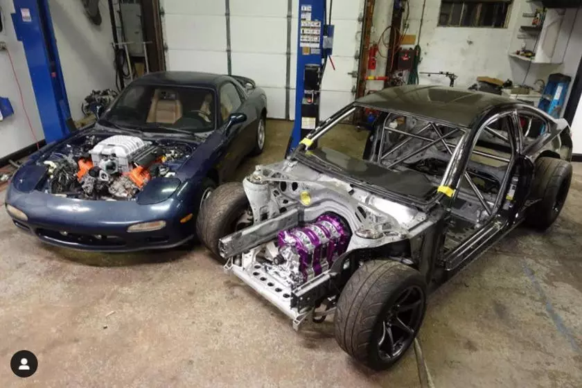 Iepazīstieties ar pasaulē pirmo ar Hellcat darbināmo Mazda RX-7 24437_6