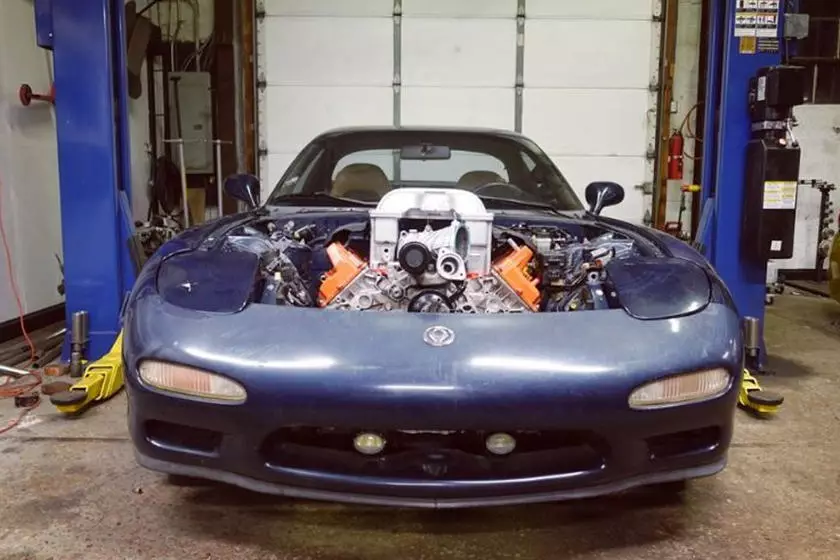 Встречайте первую в мире Mazda RX-7 с двигателем Hellcat 24437_7