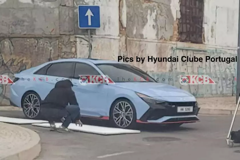 Hyundai prende in giro Elantra N proprio mentre viene trapelato 24489_4