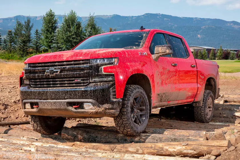 2019-2020 Chevrolet Silverado 1500 Μπροστινή γωνιακή όψη