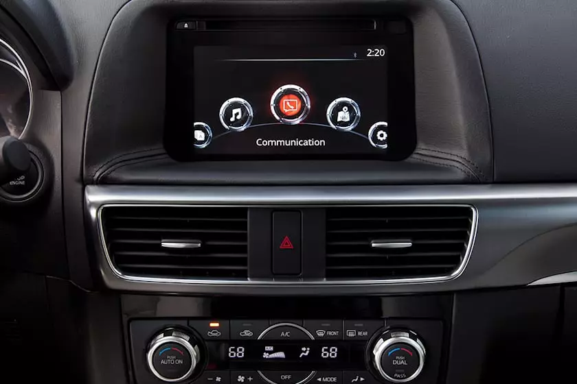 Informační a zábavní systém Mazda CX-5 z roku 2016