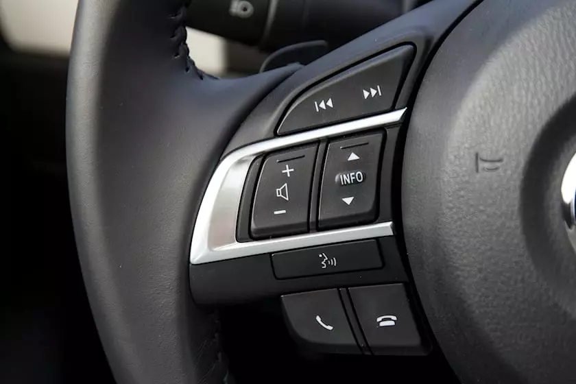 Controles del volante del Mazda CX-5 2016