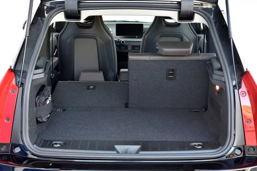 Không gian hành lý BMW i3 Hatchback 2018-2019 với ghế gấp