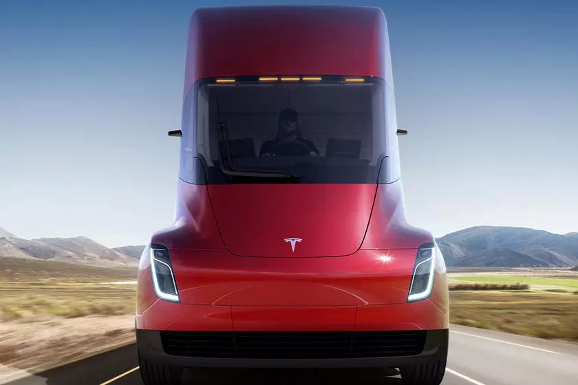 Elon Musk szerint a Semi „valószínűleg” jövőre érkezik 24559_2