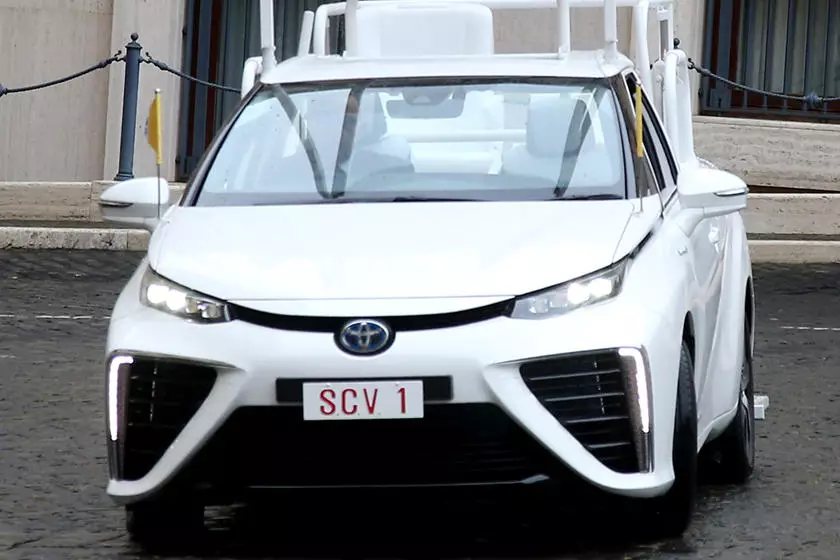 Popemobile panganyarna Nyaeta Toyota Mirai-Powered Hidrogén 24566_5