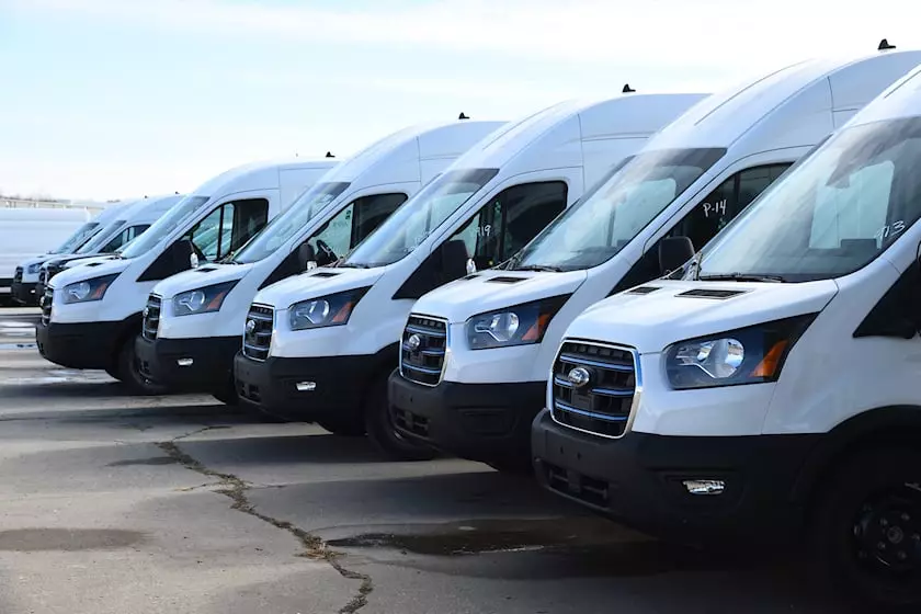 Les livraisons aux clients Ford E-Transit entièrement électriques ont commencé 24590_10