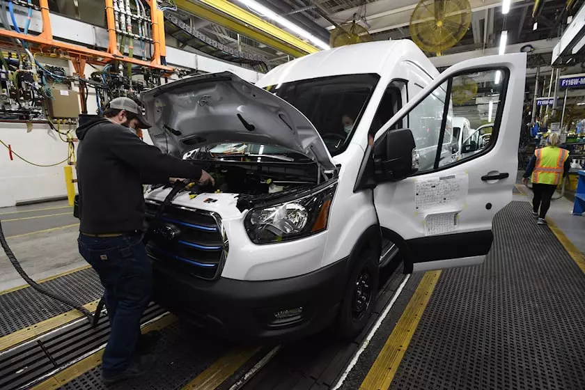 Les livraisons aux clients Ford E-Transit entièrement électriques ont commencé 24590_5