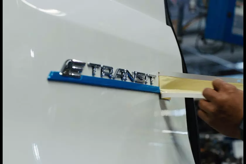 Les livraisons aux clients Ford E-Transit entièrement électriques ont commencé 24590_6