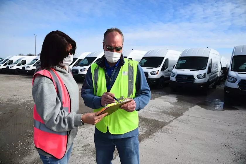 Les livraisons aux clients Ford E-Transit entièrement électriques ont commencé 24590_8