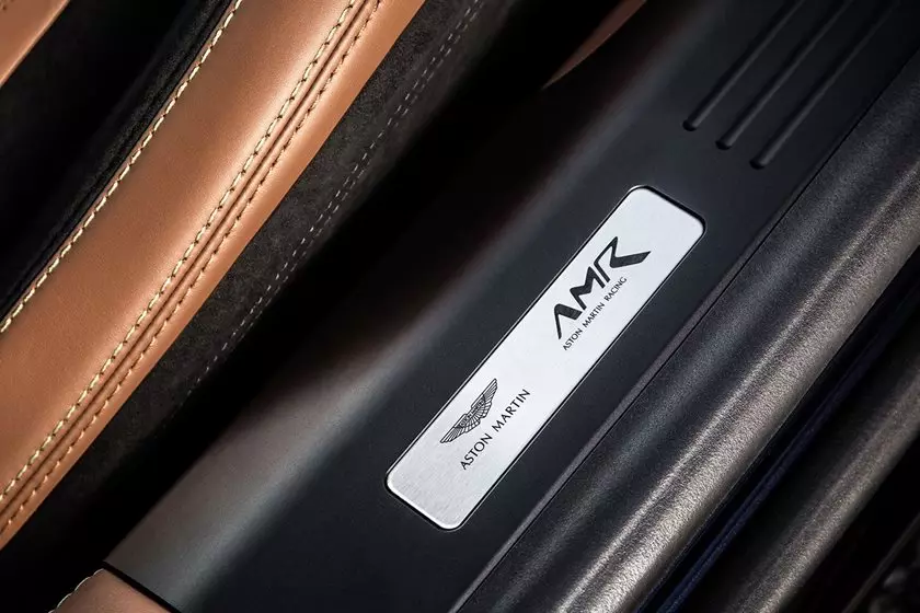 नवीन हार्डकोर Aston Martin DB11 AMR ला हॅलो म्हणा 24608_17