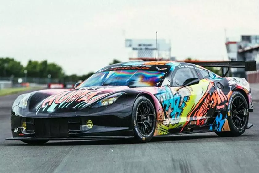 Uite ce i-a făcut un artist de stradă francez acestei Corvette C7.R