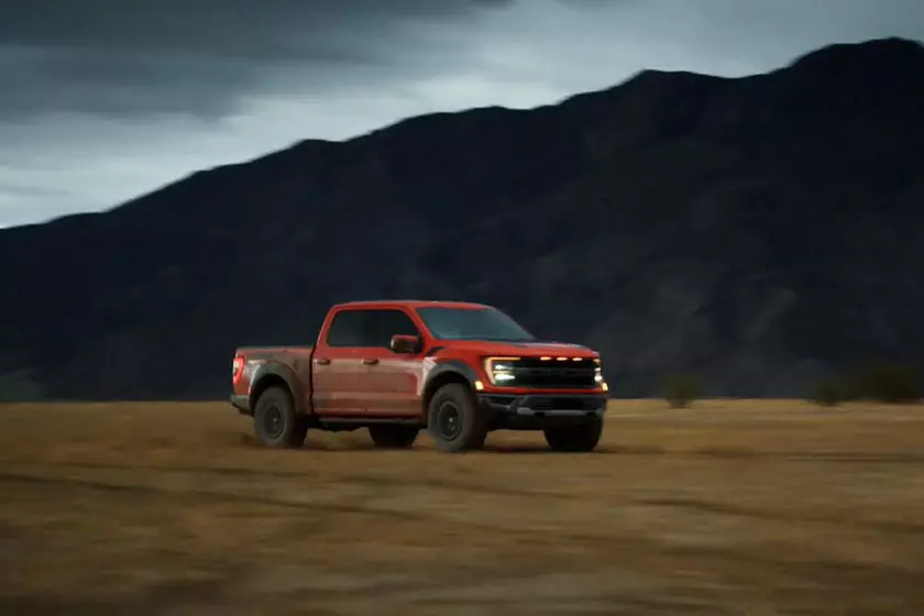 Ford, F-150 Raptor'un Şoklarının Nasıl Çalıştığını Açıklıyor 24626_2