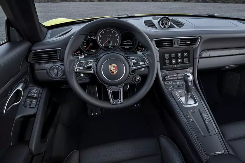 Sledujte, ako sa Porsche 911 Turbo S pluh rúti na zasneženú zjazdovku 24806_5