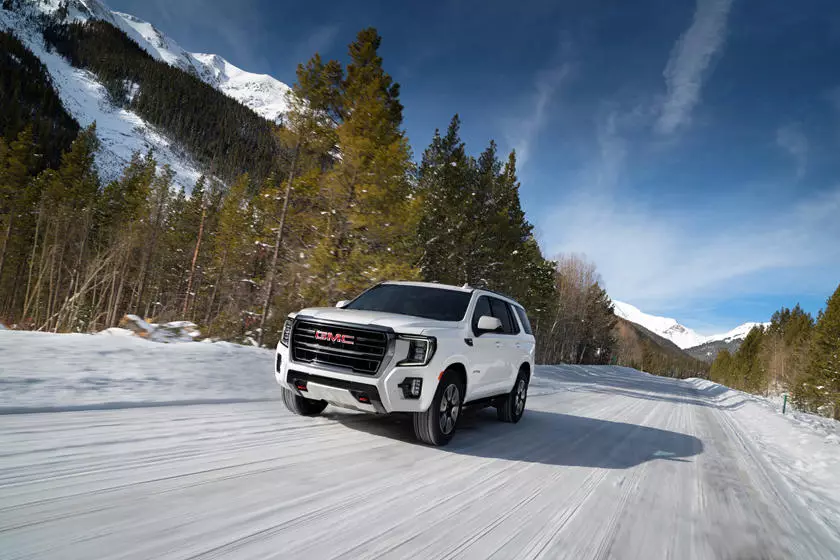 2021 GMC Yukon Vista frontal de conducción