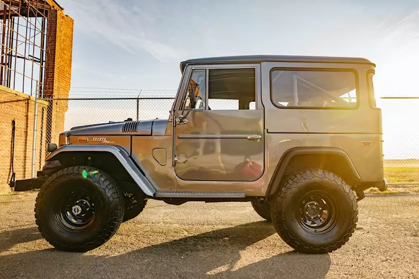 Custom Toyota FJ40 krijgt Chevy V8 en Go-Anywhere-houding 24890_2