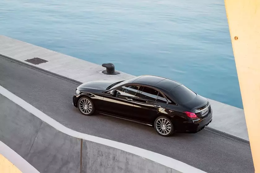 2019 Mercedes-AMG C43, 더 강력하고 추가된 기술 탑재 24902_10