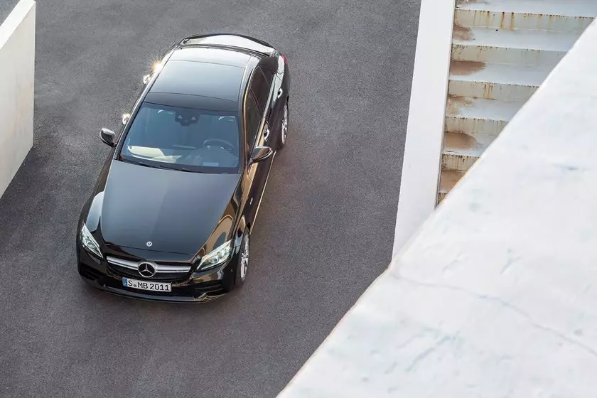 2019 Mercedes-AMG C43 වැඩි බලයක් සහ තාක්ෂණික එකතු කිරීමක් සමඟ පැමිණේ 24902_11