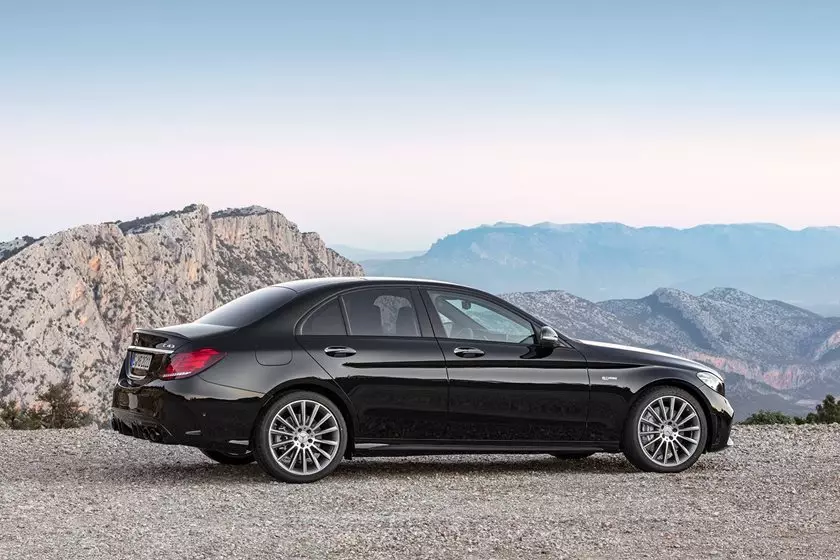 2019 Mercedes-AMG C43 වැඩි බලයක් සහ තාක්ෂණික එකතු කිරීමක් සමඟ පැමිණේ 24902_12