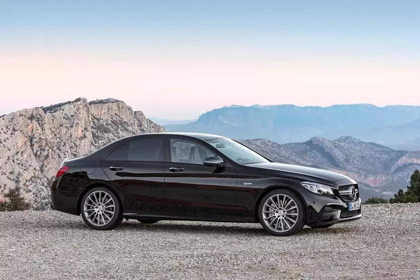 2019 Mercedes-AMG C43 වැඩි බලයක් සහ තාක්ෂණික එකතු කිරීමක් සමඟ පැමිණේ 24902_13