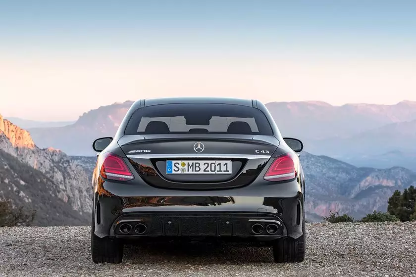 2019 Mercedes-AMG C43 වැඩි බලයක් සහ තාක්ෂණික එකතු කිරීමක් සමඟ පැමිණේ 24902_16