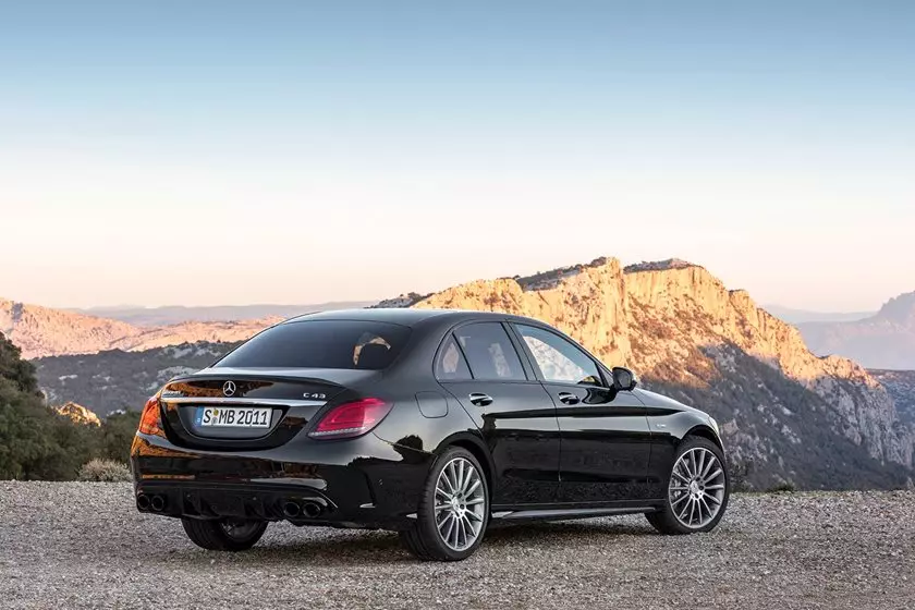 2019 Mercedes-AMG C43, 더 강력하고 추가된 기술 탑재 24902_17