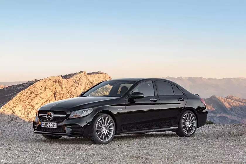 2019 Mercedes-AMG C43 වැඩි බලයක් සහ තාක්ෂණික එකතු කිරීමක් සමඟ පැමිණේ 24902_18