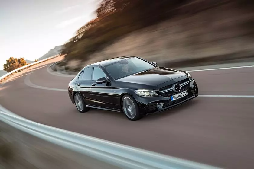 2019 Mercedes-AMG C43 වැඩි බලයක් සහ තාක්ෂණික එකතු කිරීමක් සමඟ පැමිණේ 24902_3