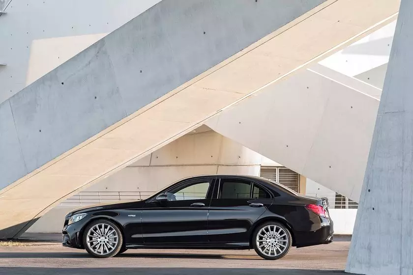 2019 Mercedes-AMG C43 වැඩි බලයක් සහ තාක්ෂණික එකතු කිරීමක් සමඟ පැමිණේ 24902_6