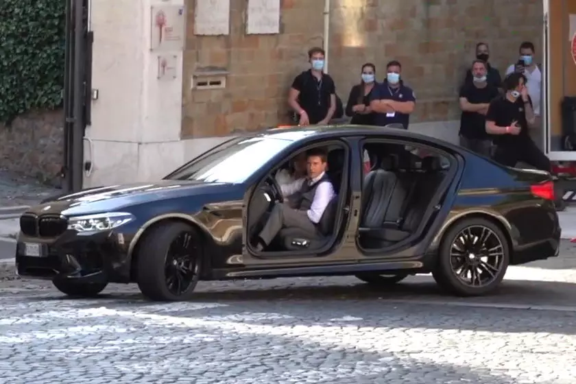 Se Tom Cruise köra en BMW M5 utan dörrar i Mission Impossible 7 24907_2