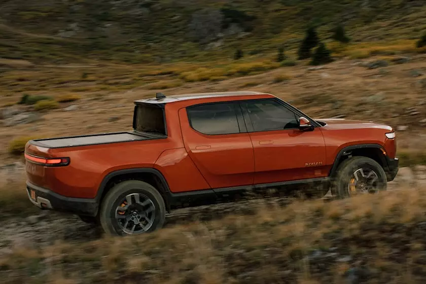 2022 Rivian R1T kamyon Side pèspektiv kondwi