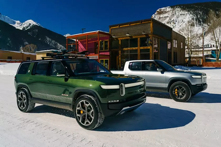 2022 Rivian R1S SUV Ngarep Sudut View