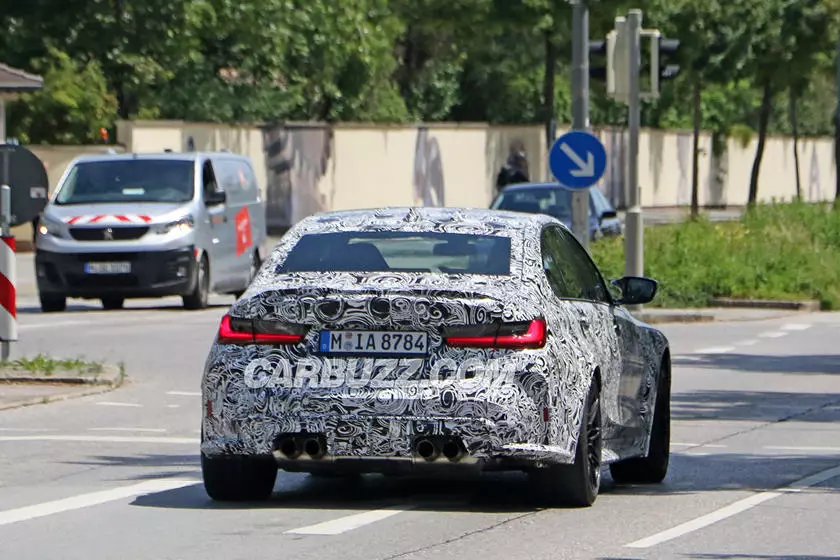 2021 BMW M3 ബോൾഡ് ന്യൂ ലുക്കിൽ ചാരപ്പണി ചെയ്തു 24934_7