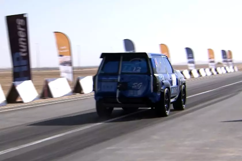 Le pattuglie Nissan da 2.000 CV di Dubai possono raggiungere i 220 mph 24992_9