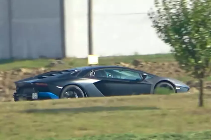 Co skrývá Lamborghini s tímto podivným prototypem Aventadoru? 25016_6