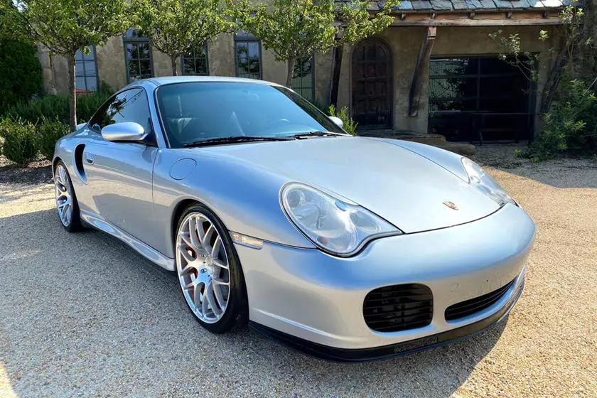 Lingguhang Kayamanan: 2001 Porsche 911 Turbo 25042_12