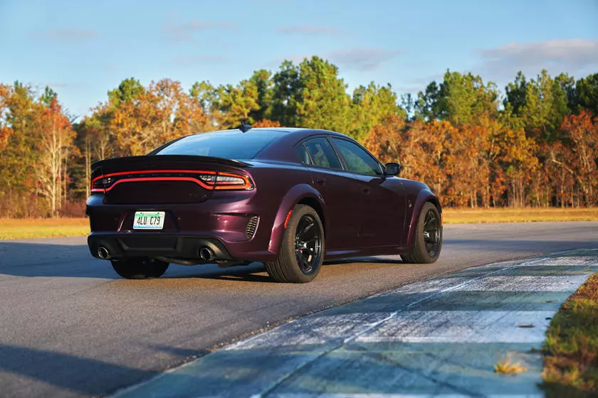 Revisión del primer manejo del Dodge Charger SRT Hellcat 2021: un motín de ojos rojos 25113_2