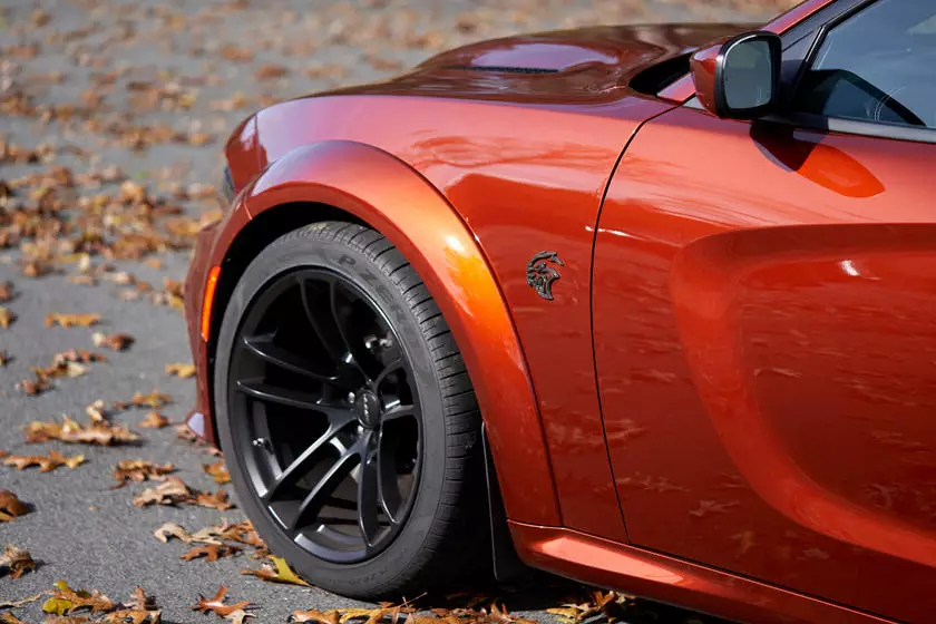 Revisión del primer manejo del Dodge Charger SRT Hellcat 2021: un motín de ojos rojos 25113_23