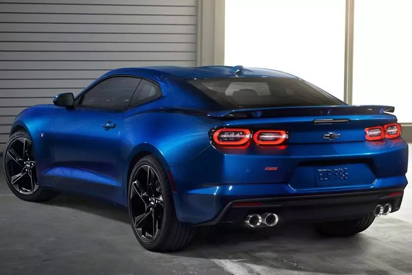 “Chevrolet Camaro” el bilen işlemek mümkinçiligi gelmezden öň öldi 25118_2