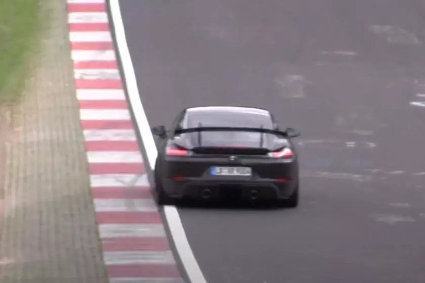 Porsche Cayman GT4 RS'nin Nürburgring'e Hakim Olmasını İzleyin 25125_4