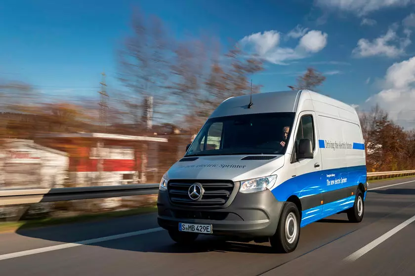 Mercedes, Elektrikli eSprinter Van'ın Amerika'ya Geldiğini Doğruladı 25152_7