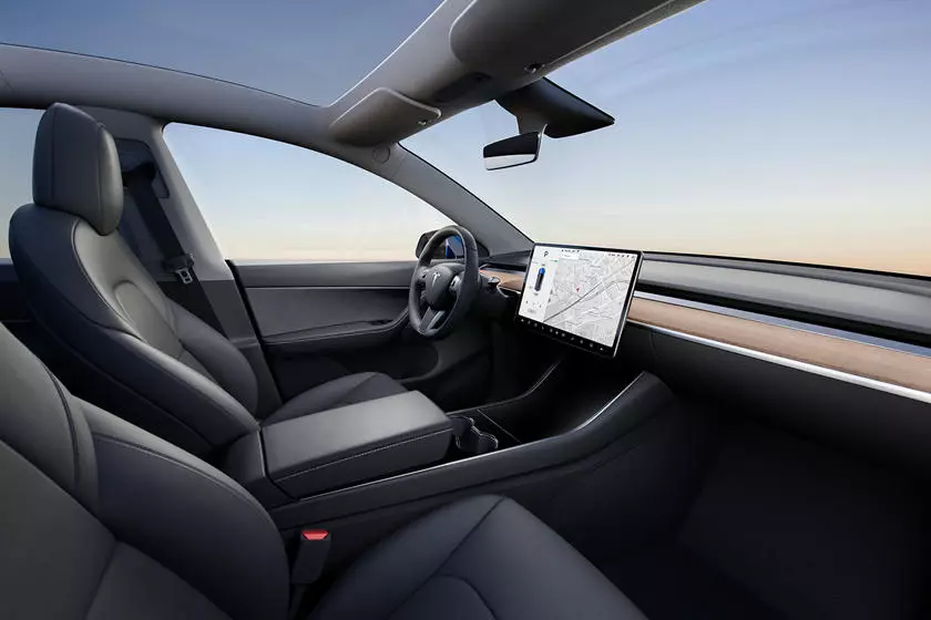 Інтэр'ер Tesla Model Y 2020 года