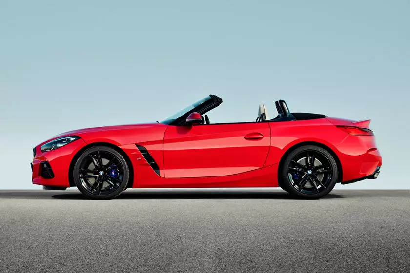 2019-2021 BMW Z4 Roadsterin sivuprofiilikatto avattu