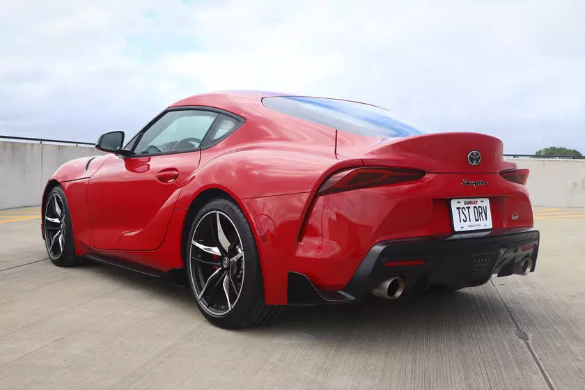 2020 Toyota GR Supra የኋላ አንግል እይታ